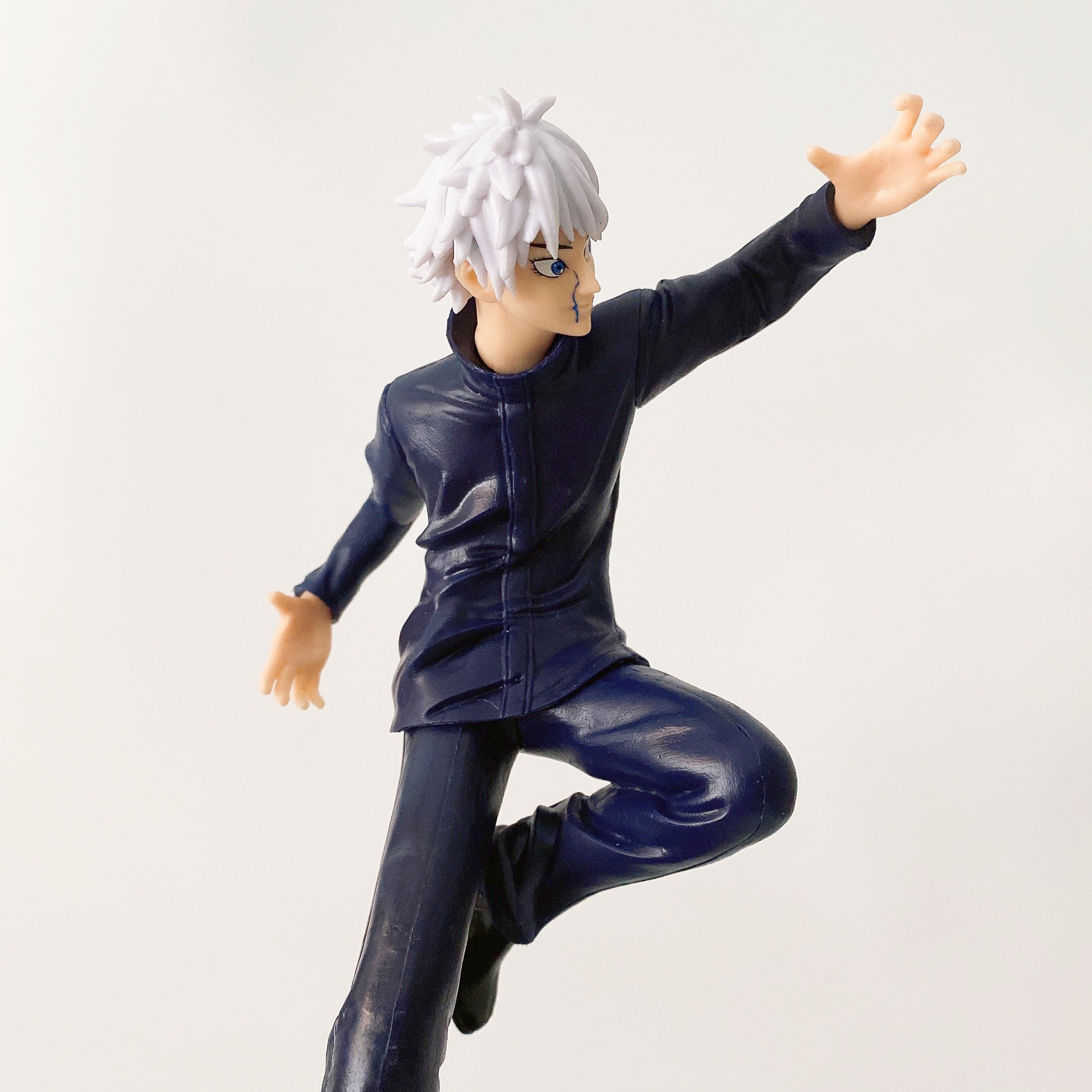 Jujutsu Kaisen Gojo 21CM 2 version 1/9 scare figures – Mokura Figures